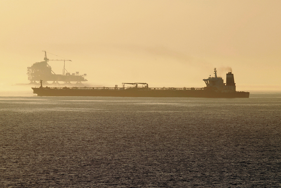‘Dark Oil Fleet’ Powering Russia to Continue the War - New Geopolitics ...